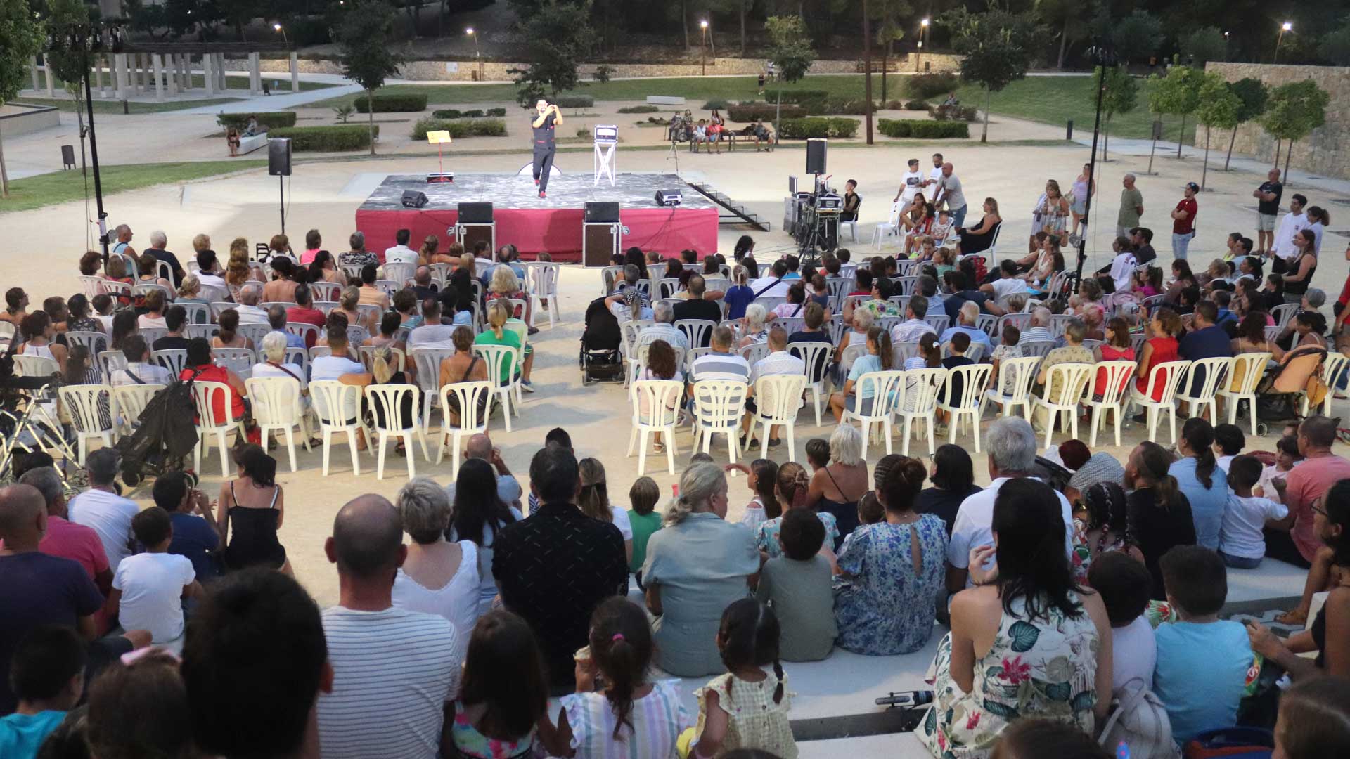 Excepcional acogida del espectáculo de magia de Mag Malastruc en el ...