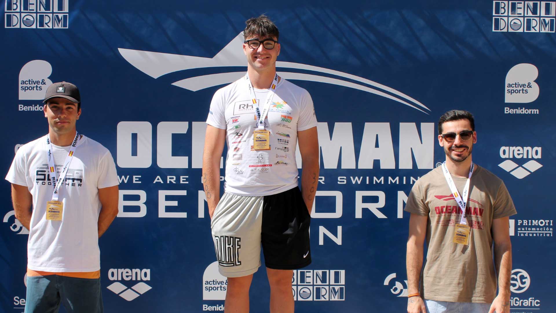 Cerca de 300 nadadores completan la Oceanman, en la que Miguel Bou se ...