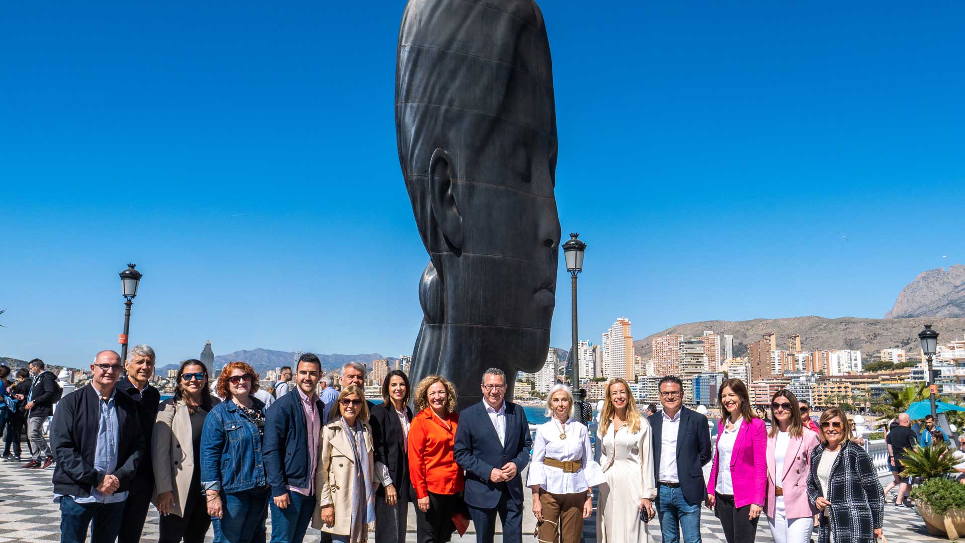 Las esculturas monumentales ‘Silvia’ y ‘María’ de Jaume Plensa lucen ya ...
