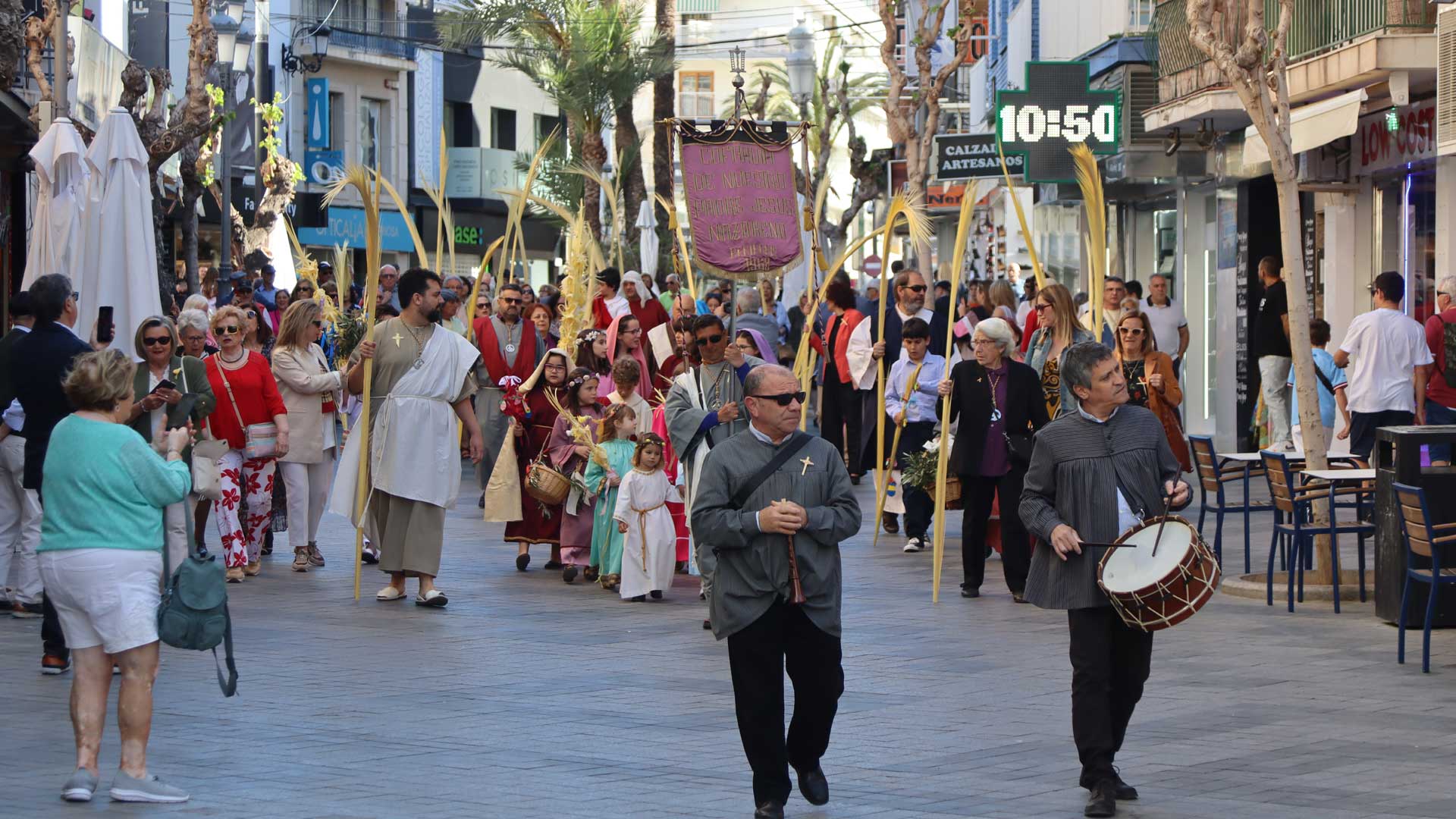 Hundreds of residents and tourists celebrate the traditional 'Blessing ...