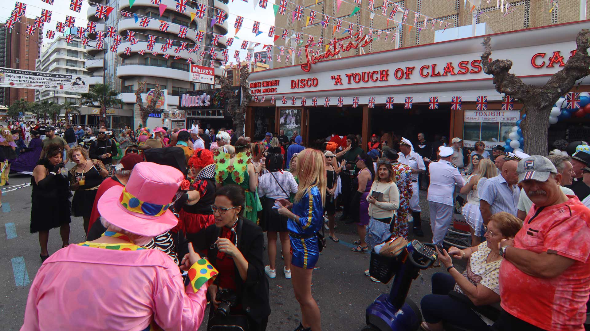La ‘Fancy Dress Party’ llena de color y disfraces las calles del Rincón ...