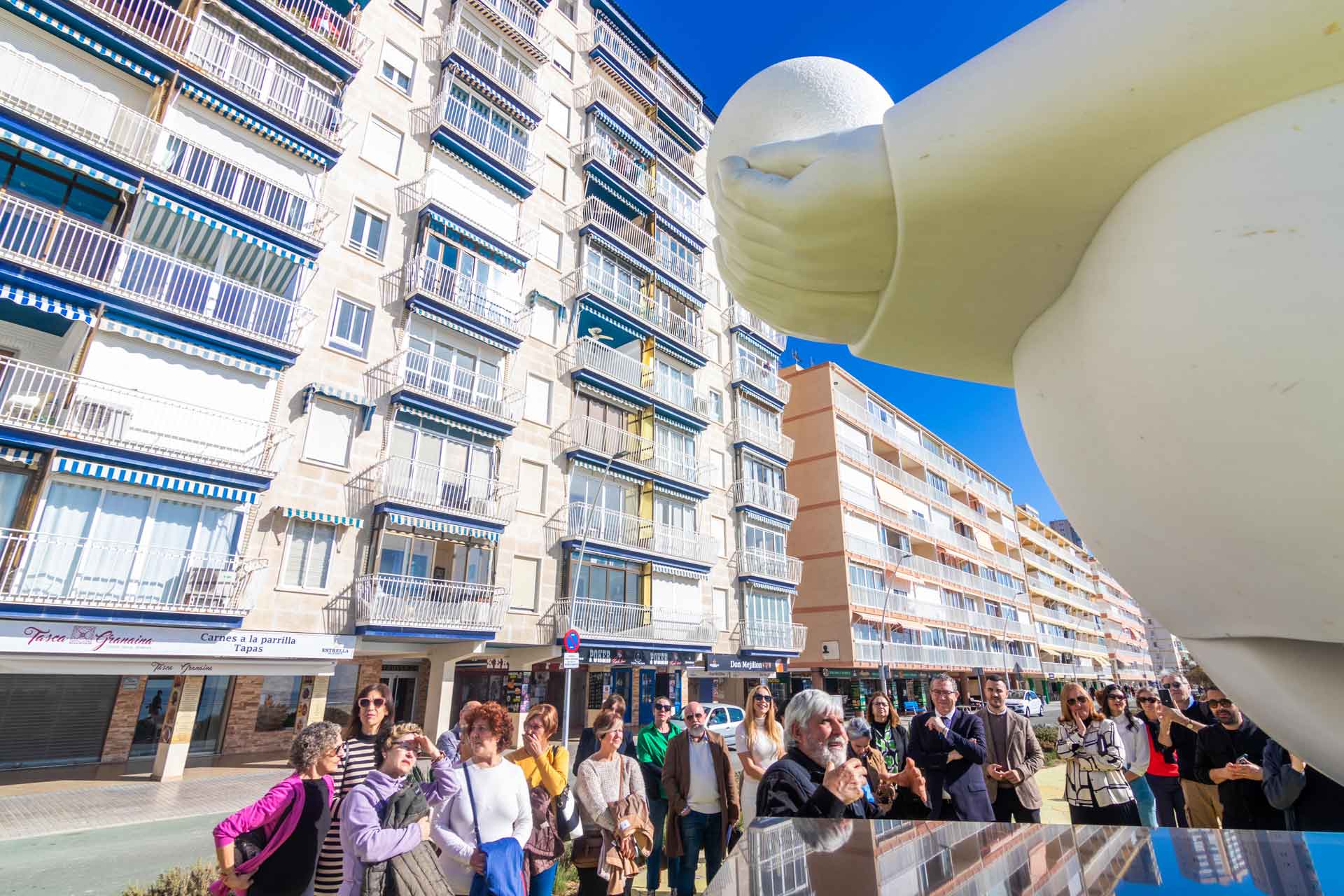 Las esculturas monumentales de Jiménez Deredia muestran ‘El viaje de la vida’ en el Paseo de ...
