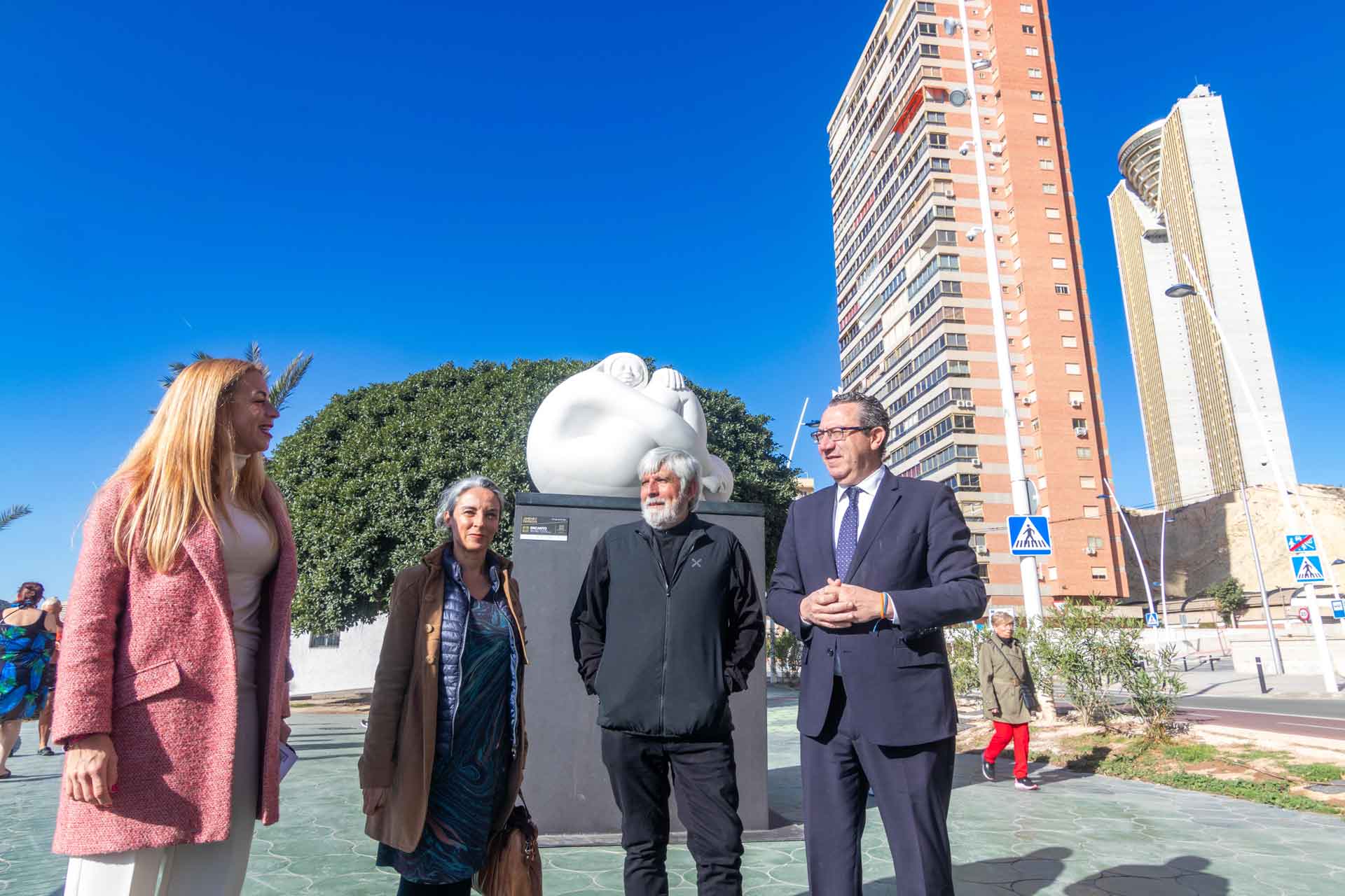Las esculturas monumentales de Jiménez Deredia muestran ‘El viaje de la vida’ en el Paseo de ...