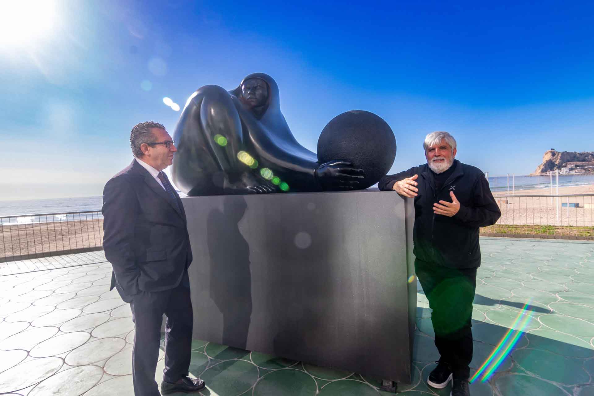 Las esculturas monumentales de Jiménez Deredia muestran ‘El viaje de la vida’ en el Paseo de ...