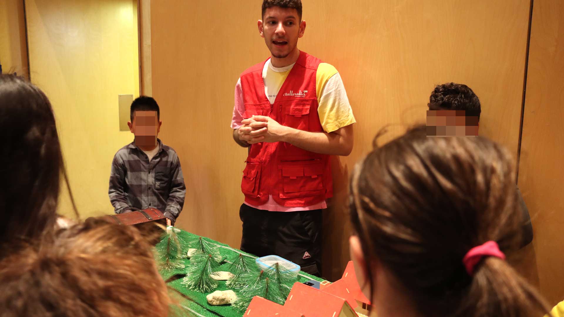 Un centenar de alumnos de Primaria participan en una Escape Room sobre ...