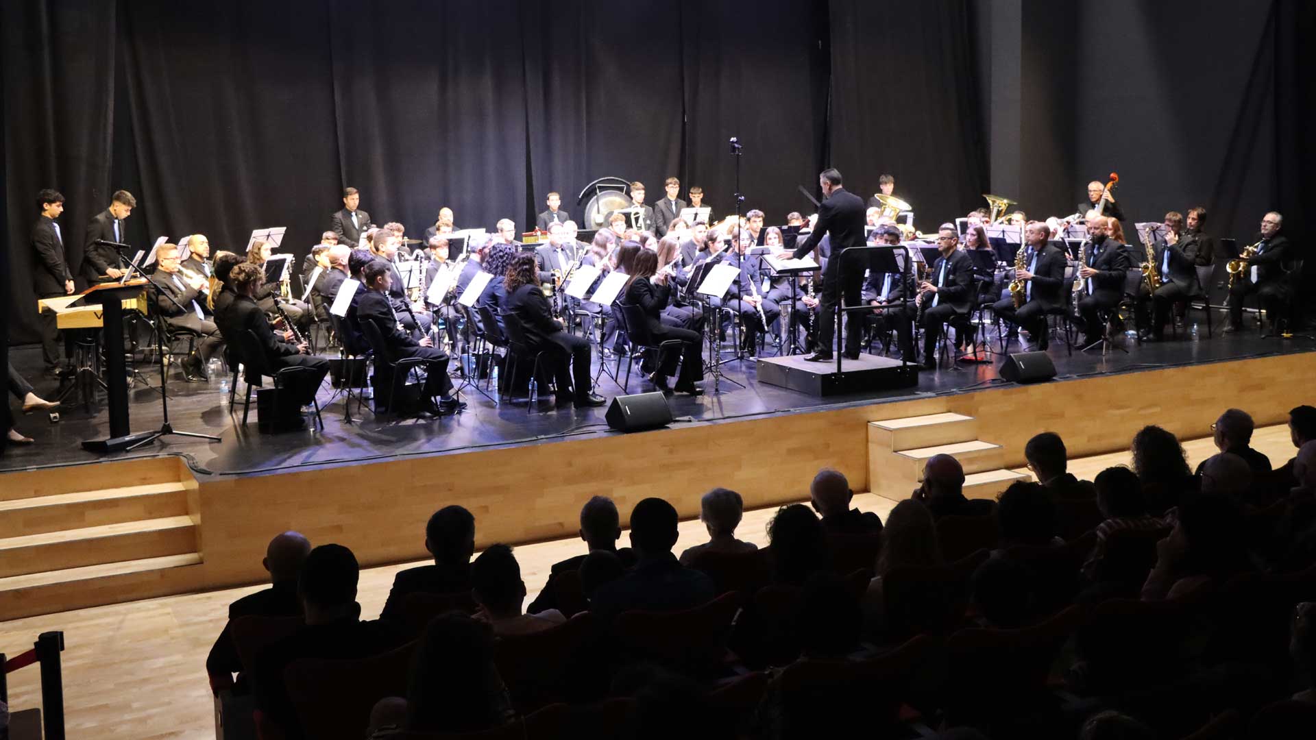 S M. La Nova Musical band achieves great success with its concert ...