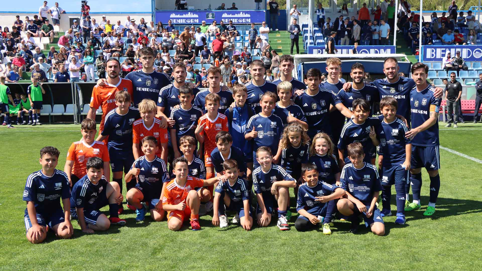 Benidorm celebra el ascenso de categoría de su primer equipo de fútbol ...