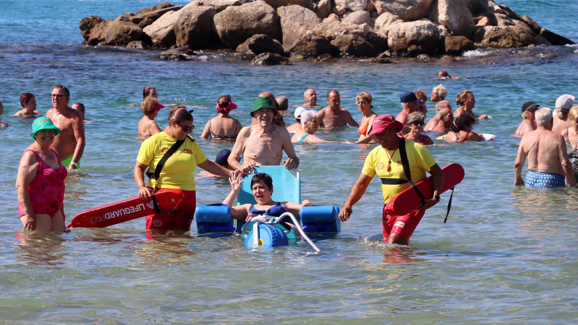 Benidorm's accessible beaches served more than 18,500 people with ...