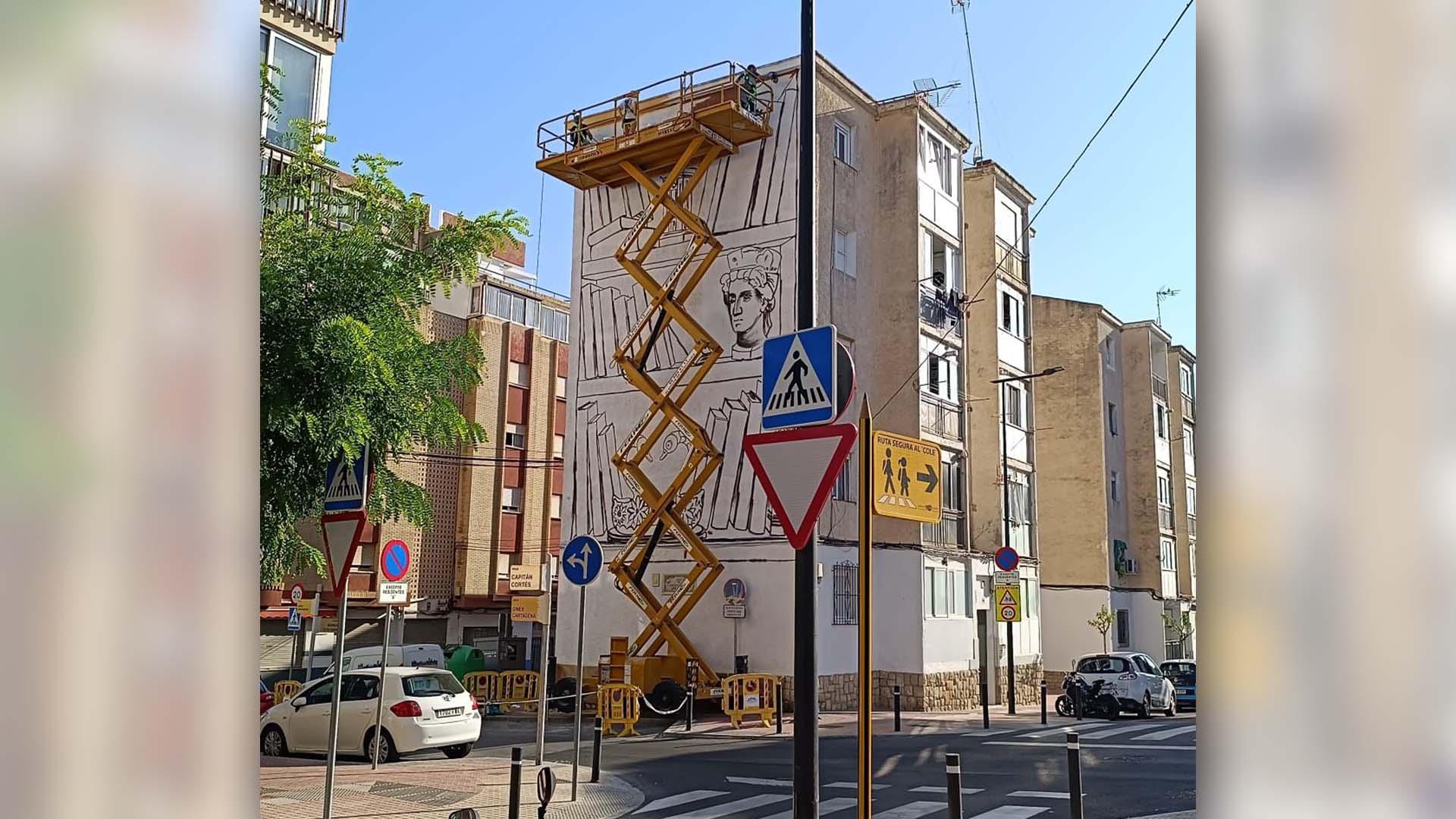 Benidorm transforms the façade of a building in Foietes with two murals ...