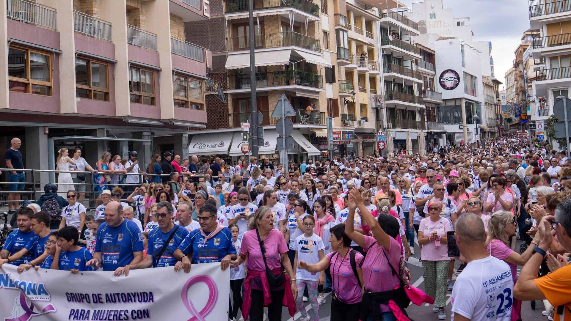 Más blanca que nunca, la ‘marea rosa’ de Anémona recorre solidaria ...