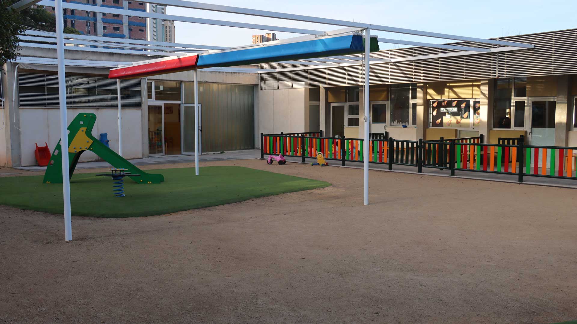 La Escuela Infantil Municipal Les Caletes estrena su nuevo patio tras ...